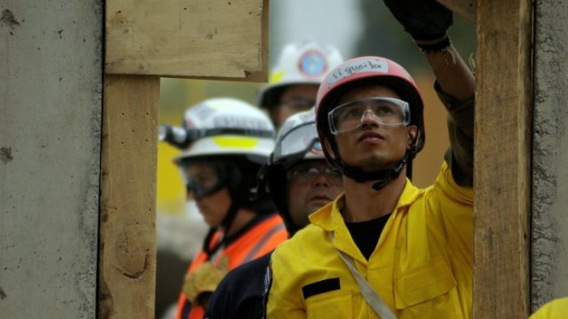 [Fotos] Foto: Bomberos de Chile inició primera jornada de rescate ...