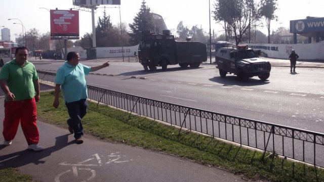 [Fotos] Estudiantes y Carabineros se enfrentaron en el frontis de la ...