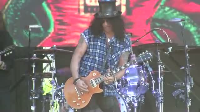 [Video] Slash y su show en la segunda tarde de Maquinaria - Cooperativa.cl