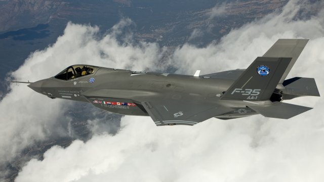 [Video] El caza estadounidense F-35 Ligthning II escapa de las tormentas - Cooperativa.cl