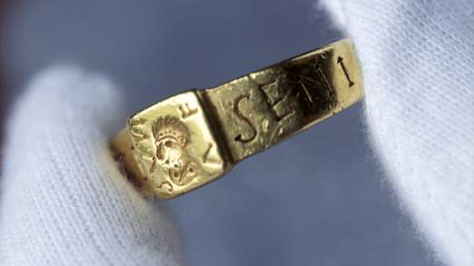 [Video] Anillo que inspiró a escribir "El señor de los anillos" se ...