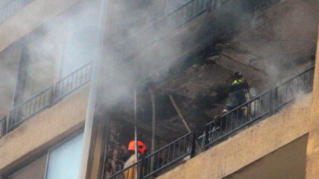 [Fotos] Incendio obligó a evacuar edificio en Santiago - Cooperativa.cl