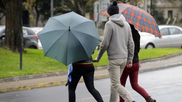 [Fotos] Llegan los primeros chubascos a la capital - Cooperativa.cl