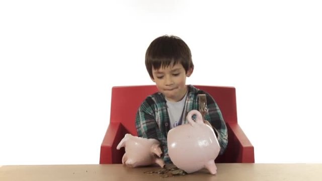 [Video] Lo que piensan los niños al romper el chanchito según Woki Toki ...