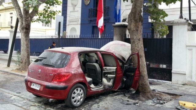 [Fotos] El ataque con bombas molotov a cuartel de la PDI - Cooperativa.cl