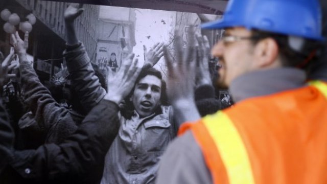 [Fotos] Exposición de Rodrigo Rojas de Negri en paraderos del ...