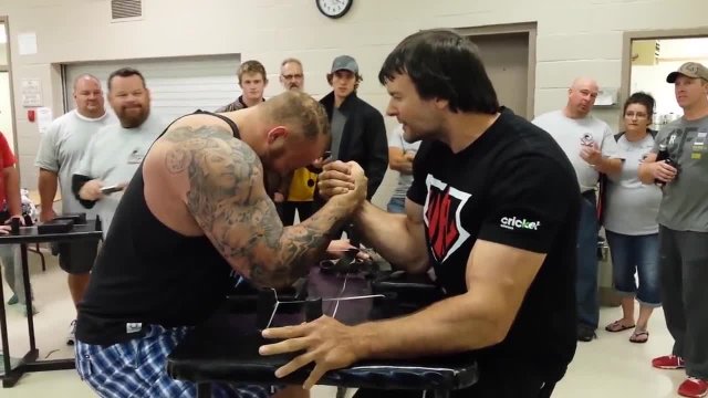 [Video] Campeón mundial de "gallitos" enfrentó a "La Montaña" de "Game ...