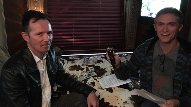 [Fotos] Revelan fotografías del bus donde murió Scott Weiland ...