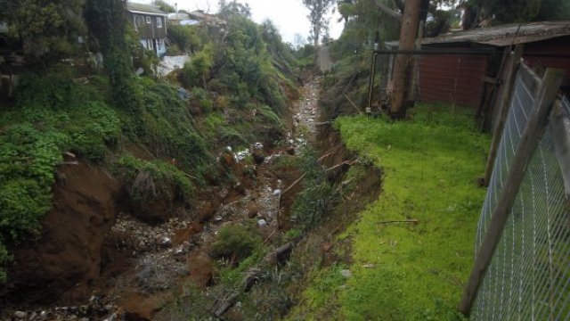 [Fotos] Lluvias causaron gran socavón en comuna de Concón - Cooperativa.cl