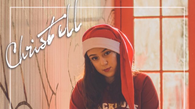 [Video] Christell reapareció con tema navideño cantado en inglés y ...