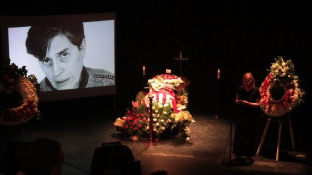 [Fotos] En el Teatro Sidarte despidieron al reconocido actor Marcelo ...