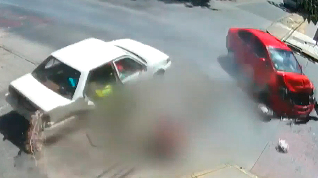 [Video] Bebé en riesgo vital tras choque: No viajaba protegido por ...
