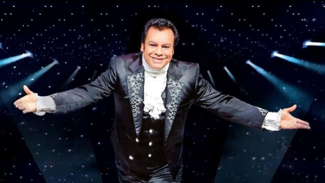 [Fotos] Fotos muestran a imitador de Juan Gabriel en una casa en México - Cooperativa.cl