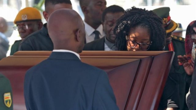 [Fotos] Masivo funeral despide al polémico ex presidente Mugabe ...