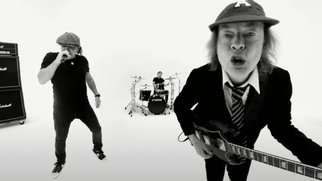 [Video] AC/DC se pone blanco y negro en el videoclip de "Realize ...