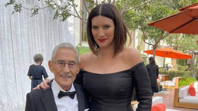 [Fotos] Laura Pausini también posó con don Sergio de "El Agente Topo ...