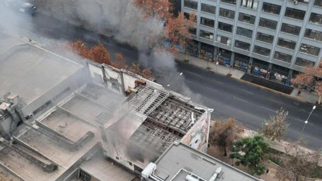 [Video] Incendio afectó a un edificio abandonado en el centro de ...