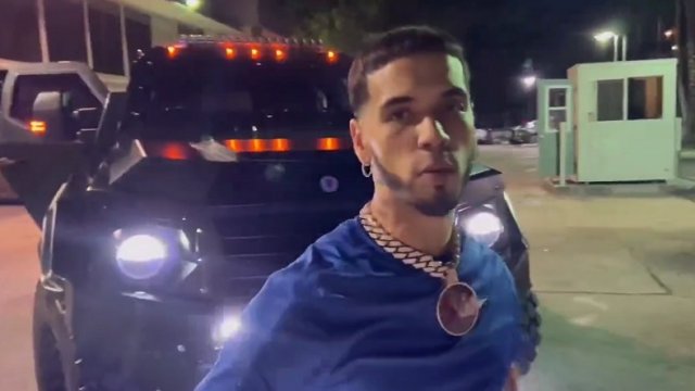 [Video] Anuel AA cambió su Bugatti por un "tanque civil" a prueba de ...