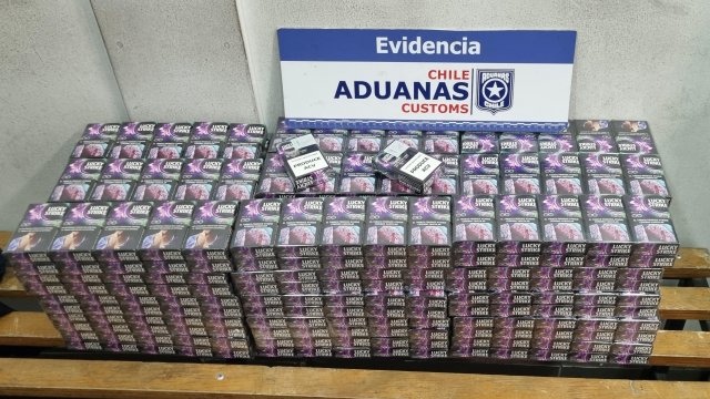 [Fotos] Aduanas detectó ingreso de cajetillas de cigarros en bidones a bordo de bus - Cooperativa.cl