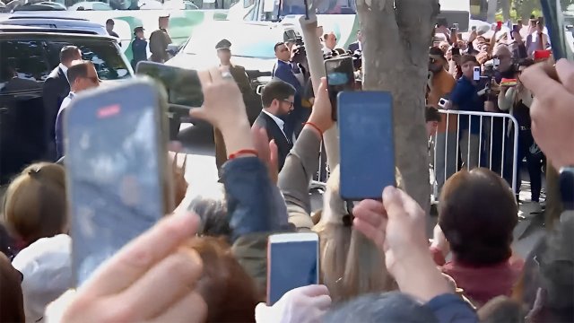 [Video] Presidente Boric fue recibido con pifias en la misa fúnebre de la sargento Olivares ...