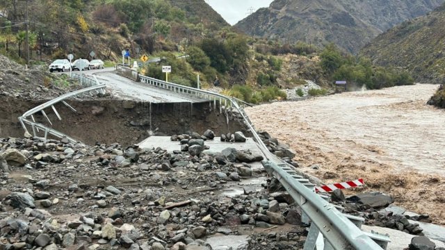 [Video] Cajón del Maipo: Colapsó el puente mecano de San Alfonso ...