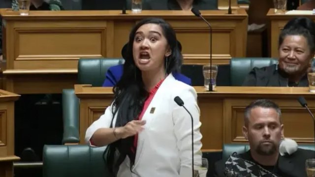 [Video] Diputada maorí realizó ritual haka en el Parlamento de Nueva Zelanda - Cooperativa.cl