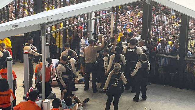 [Fotos] Los graves incidentes en el Hard Rock Stadium de Miami que ...