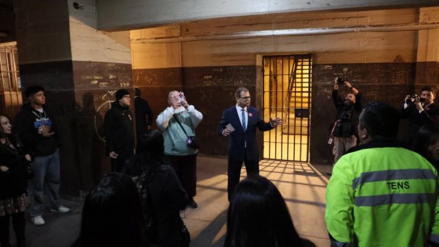 [Fotos] Día de los Patrimonios: PDI abrió al público histórico calabozo en el Cuartel General ...