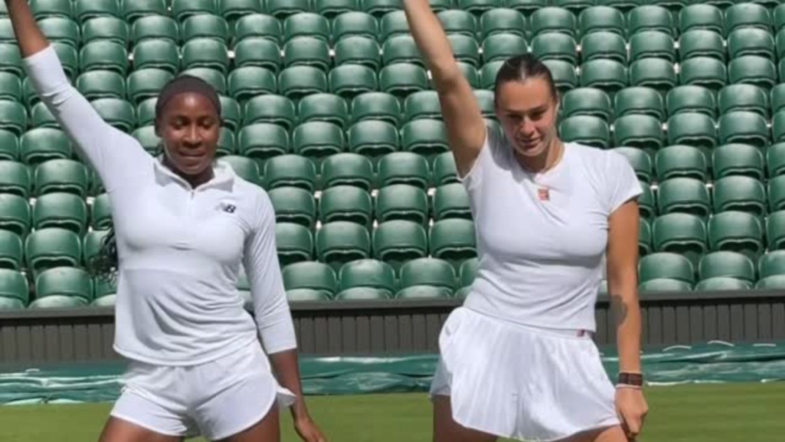 [VIDEO] Aryna Sabalenka y Coco Gauff sellaron la paz con baile de TikTok en Wimbledon ...