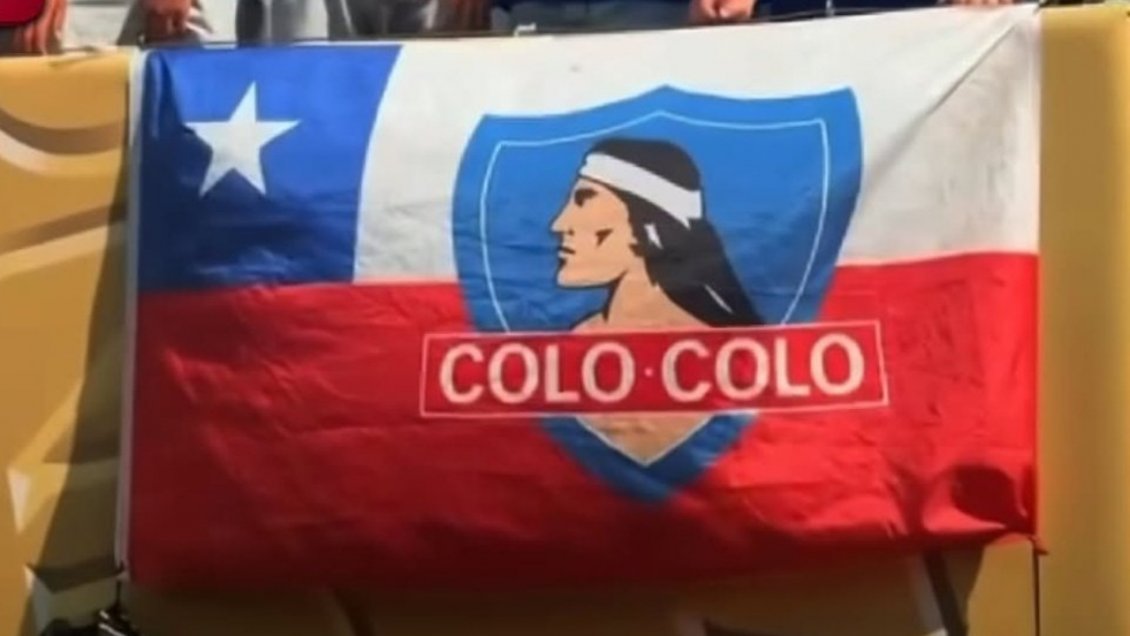 Bandera de Colo Colo atrapó miradas en duelo de Chelsea y Fluminense en ...