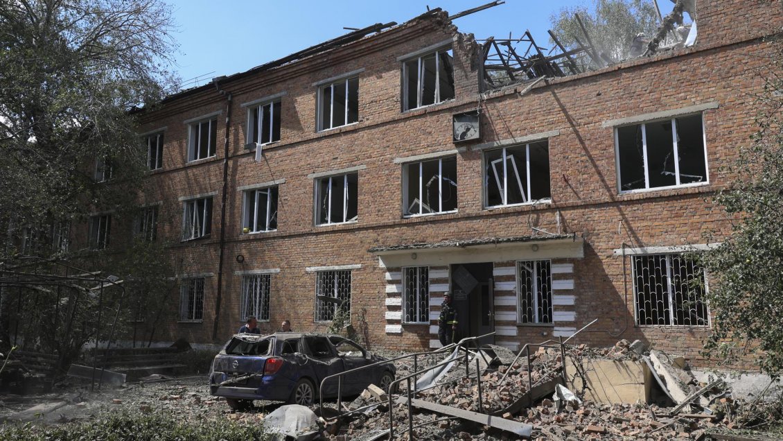 Zelenski ratifica la ley que permite a los mayores de 60 años alistarse ...