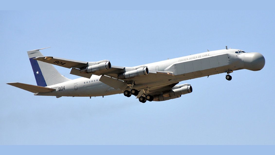 El avión "más feo del mundo" llegó al Museo Aeronáutico - Cooperativa.cl