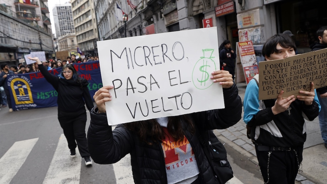 [Fotos] Estudiantes de Santiago y Valparaíso protestaron por uso ...