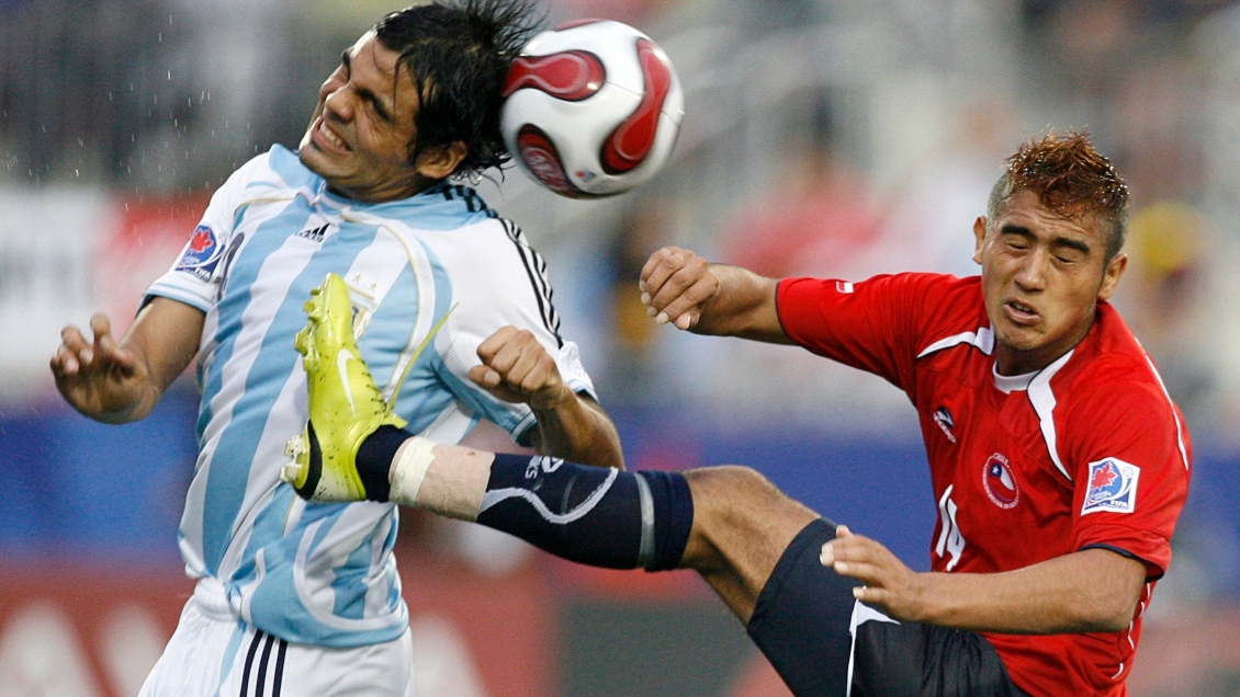 Vidal y Agüero recordaron picante cruce entre la Roja y Argentina en el ...