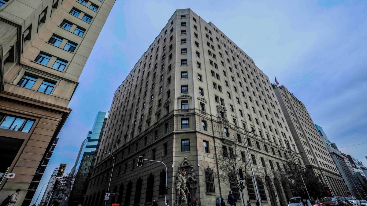 S&P y Moody's ratifican calificación crediticia de Chile con ...