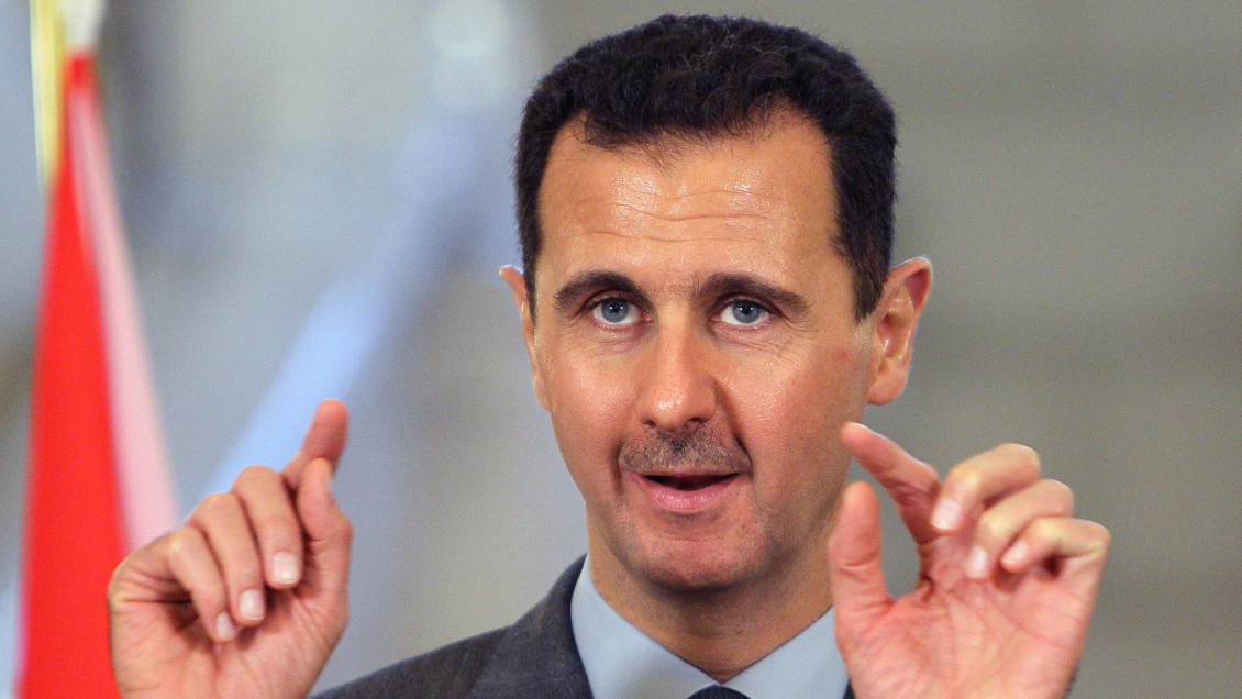 Derrocado hace un año, Bachar al Asad vive hoy entre guardias y ...